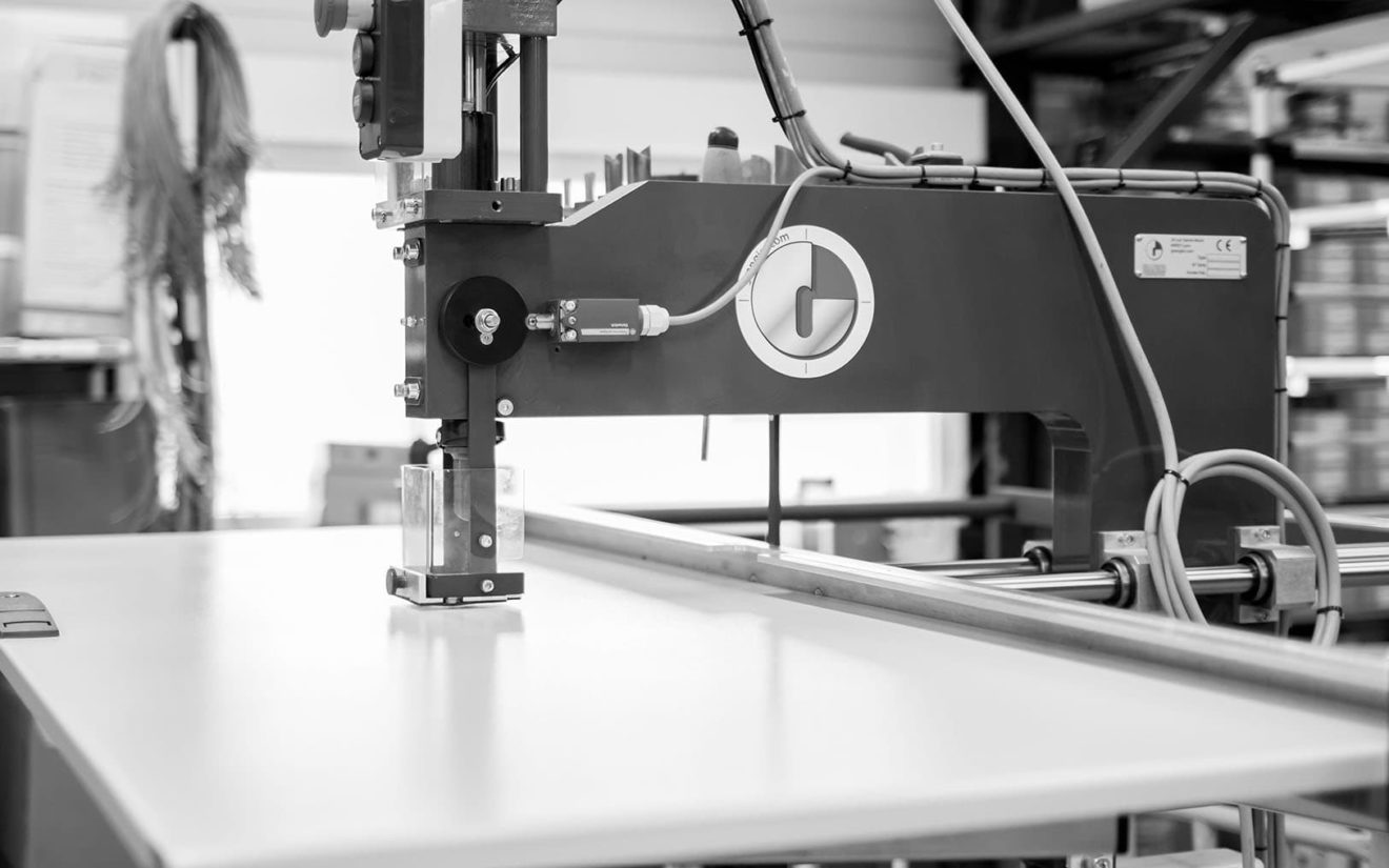 Coffrets et armoires électriques sur mesure en Bretagne - DYNALEC